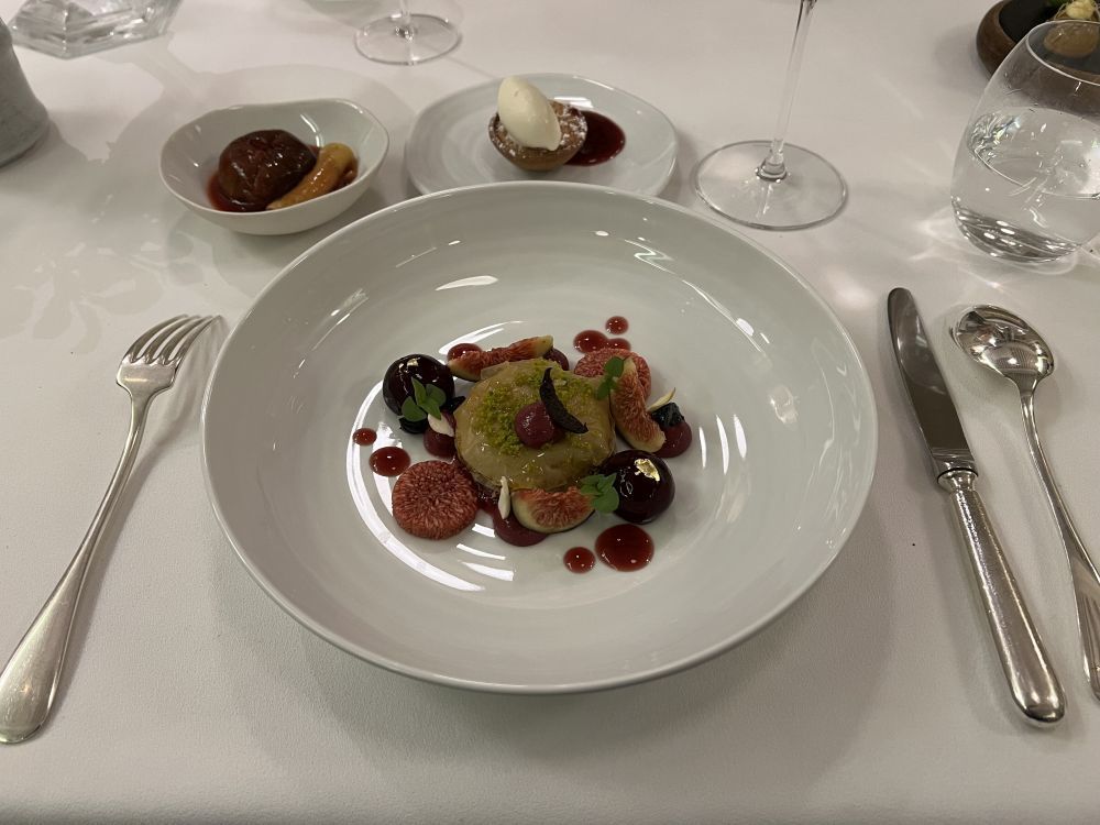 Endless jet set and glamour - or just a few fill-ins? - Page 3 ...