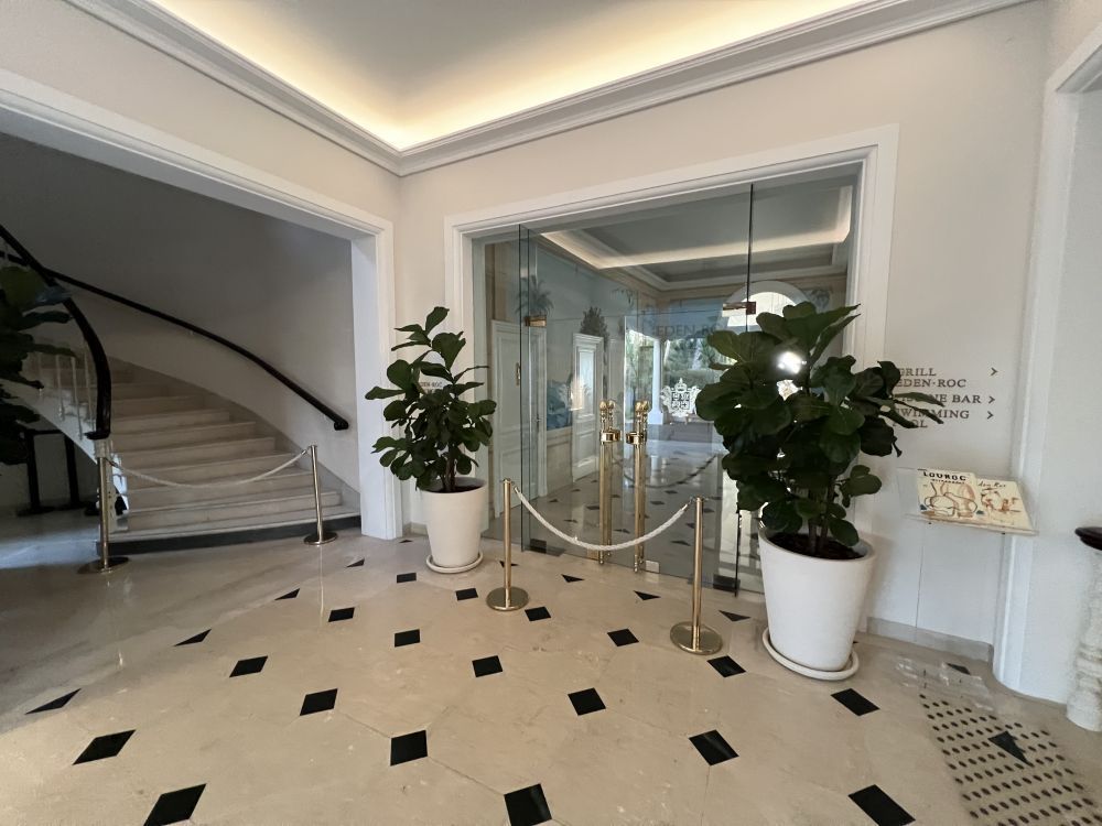 Endless jet set and glamour - or just a few fill-ins? - Page 4 ...