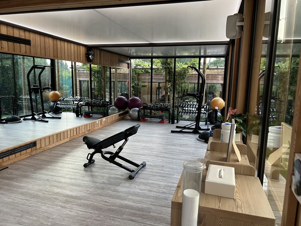 Endless jet set and glamour - or just a few fill-ins? - Page 4 ...