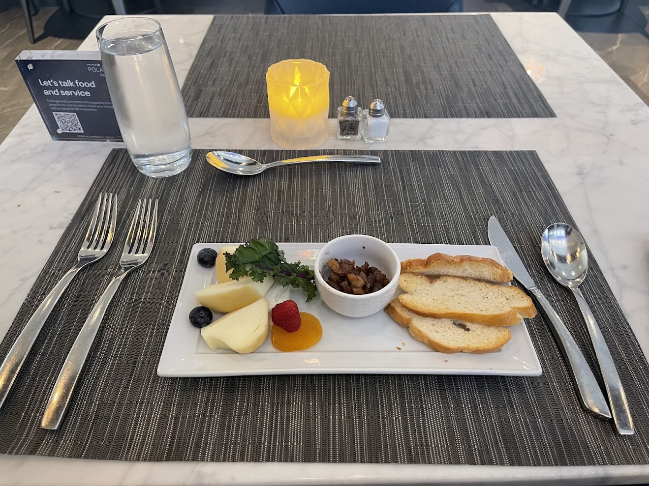 IAH Polaris lounge (E11/12 - top fl) -- Reviews, Experiences, Q&A ...