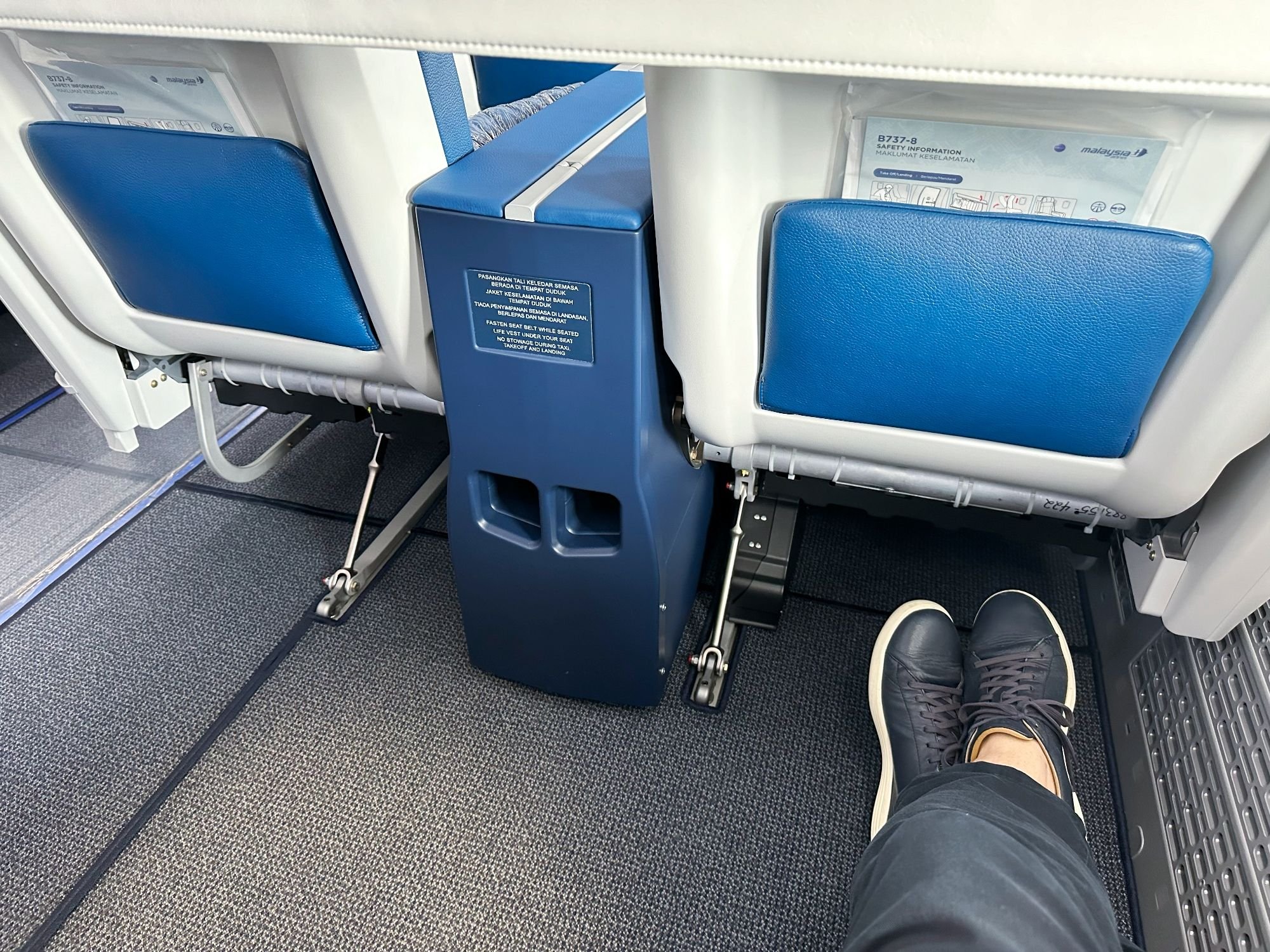 MH 737-800NG refresh: new seats, no seatback screens - Page 2 ...