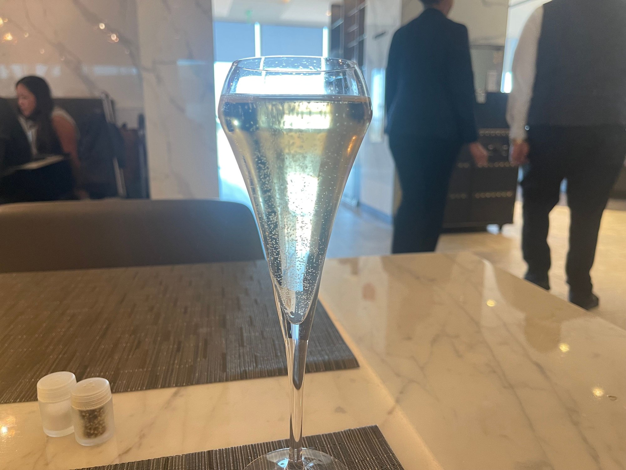 IAH Polaris lounge (E11/12 - top fl) -- Reviews, Experiences, Q&A ...