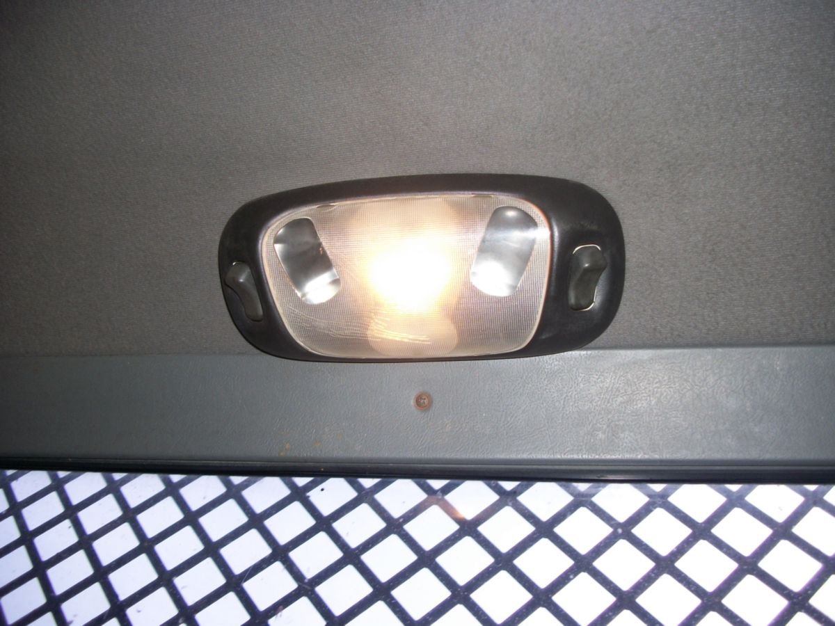 Dome light connectors - Ford Truck Enthusiasts Forums