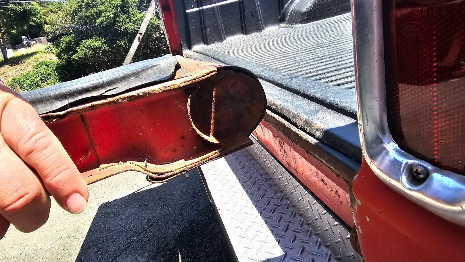 Tailgate hinge repair - Ford Truck Enthusiasts Forums