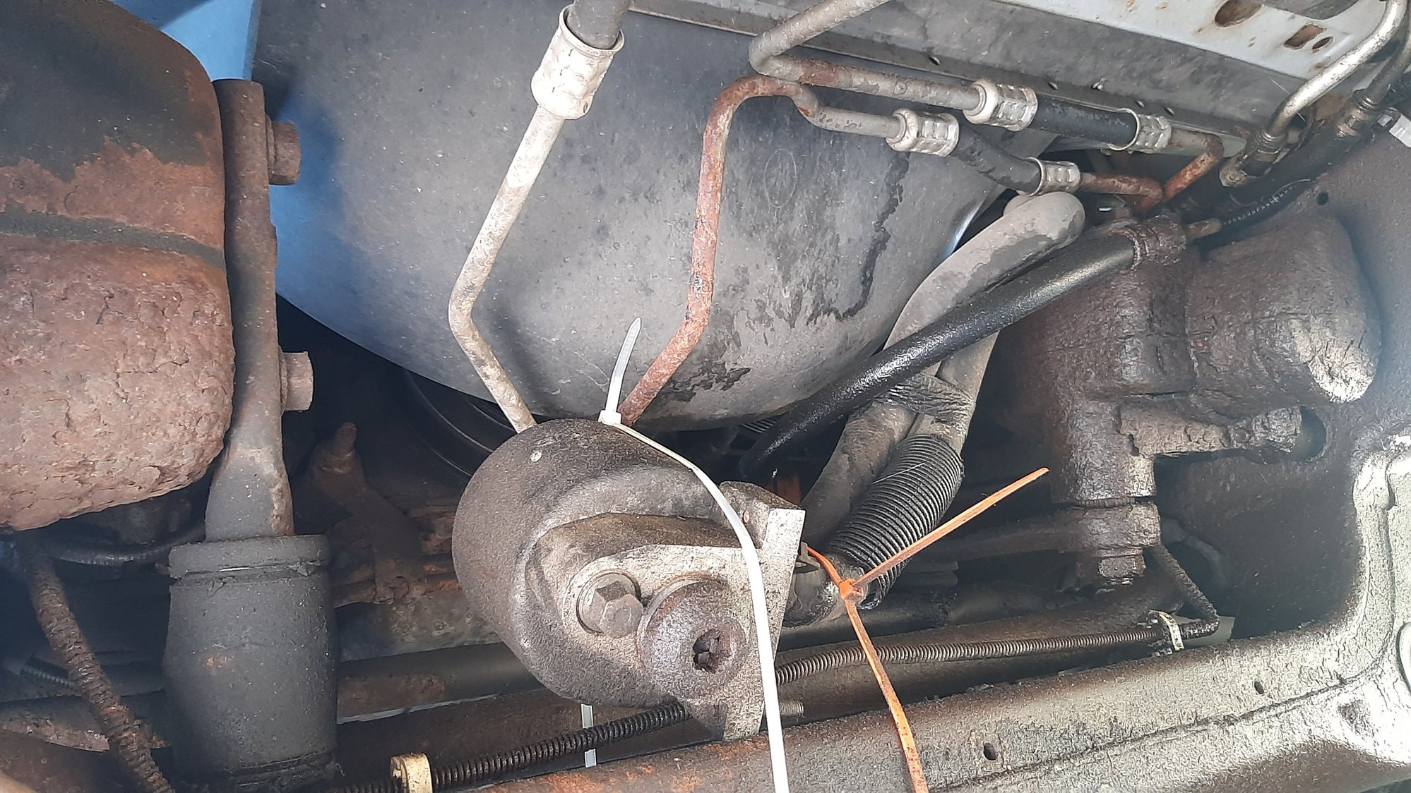 97 Expy 5.4 2V - Random Ziptied Part - Ford Truck Enthusiasts Forums