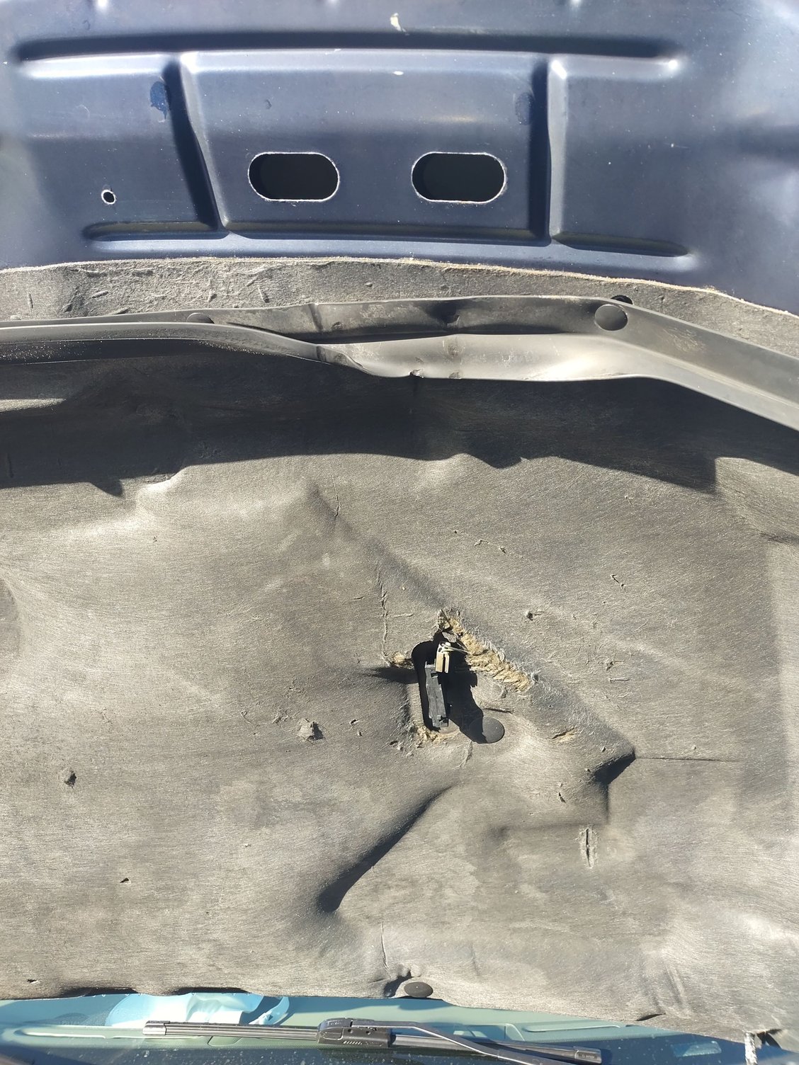 Disconnected connection under hood - Ford Truck Enthusiasts Forums