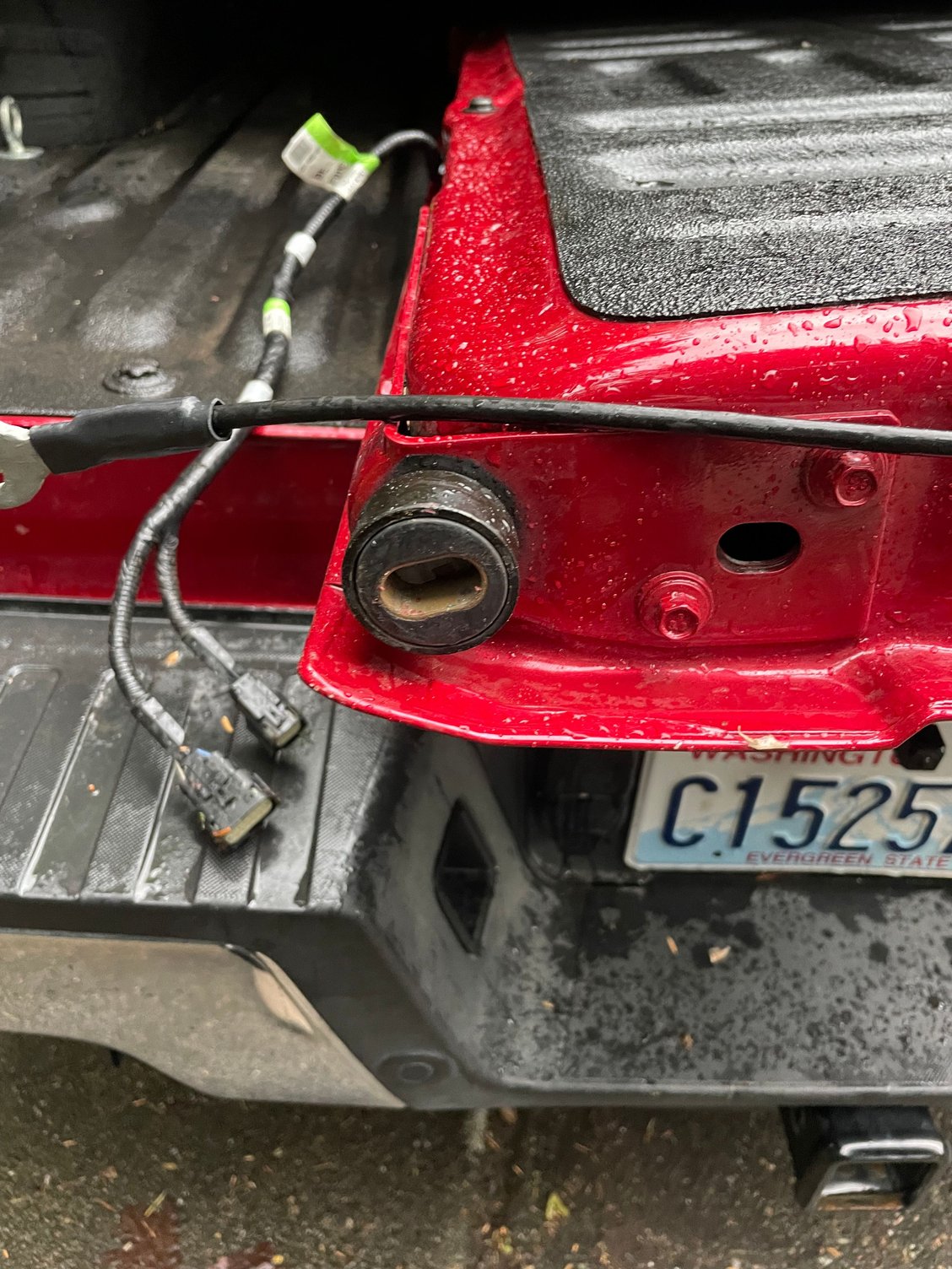 Help getting tailgate back on - Ford Truck Enthusiasts Forums