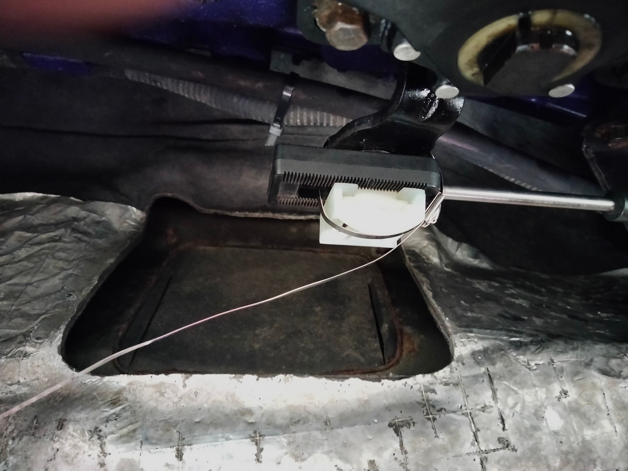 Very/extremely loose gear shifter (probably easiest problem of the day ...