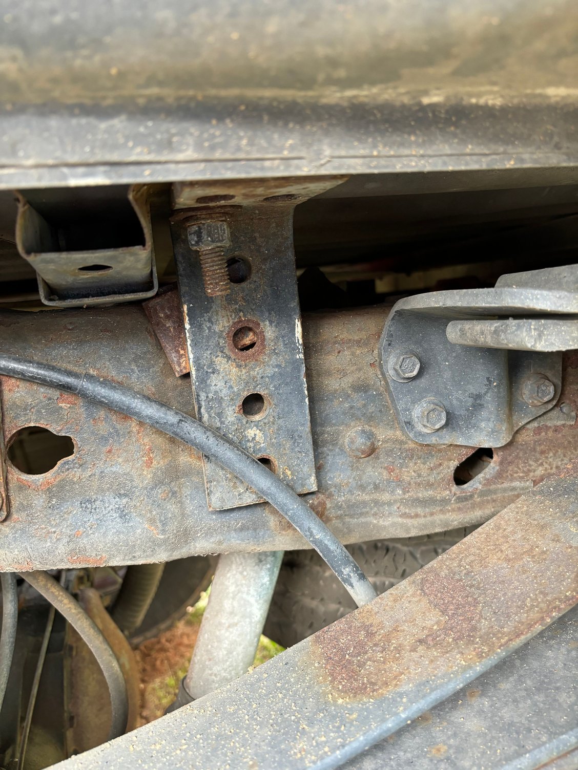 Fifth wheel rails not bolted to frame - Ford Truck Enthusiasts Forums