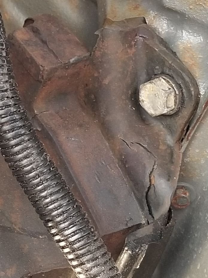 Motor mount cracked? - Ford Truck Enthusiasts Forums