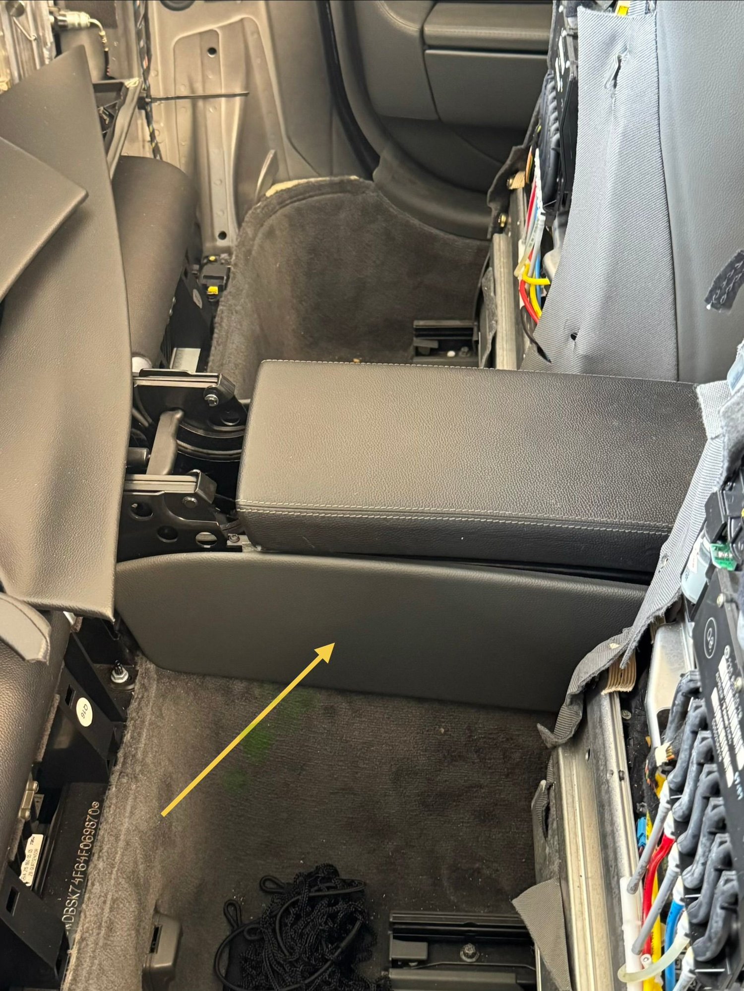 SL/R230 Side rear portion of center console - MBWorld.org Forums