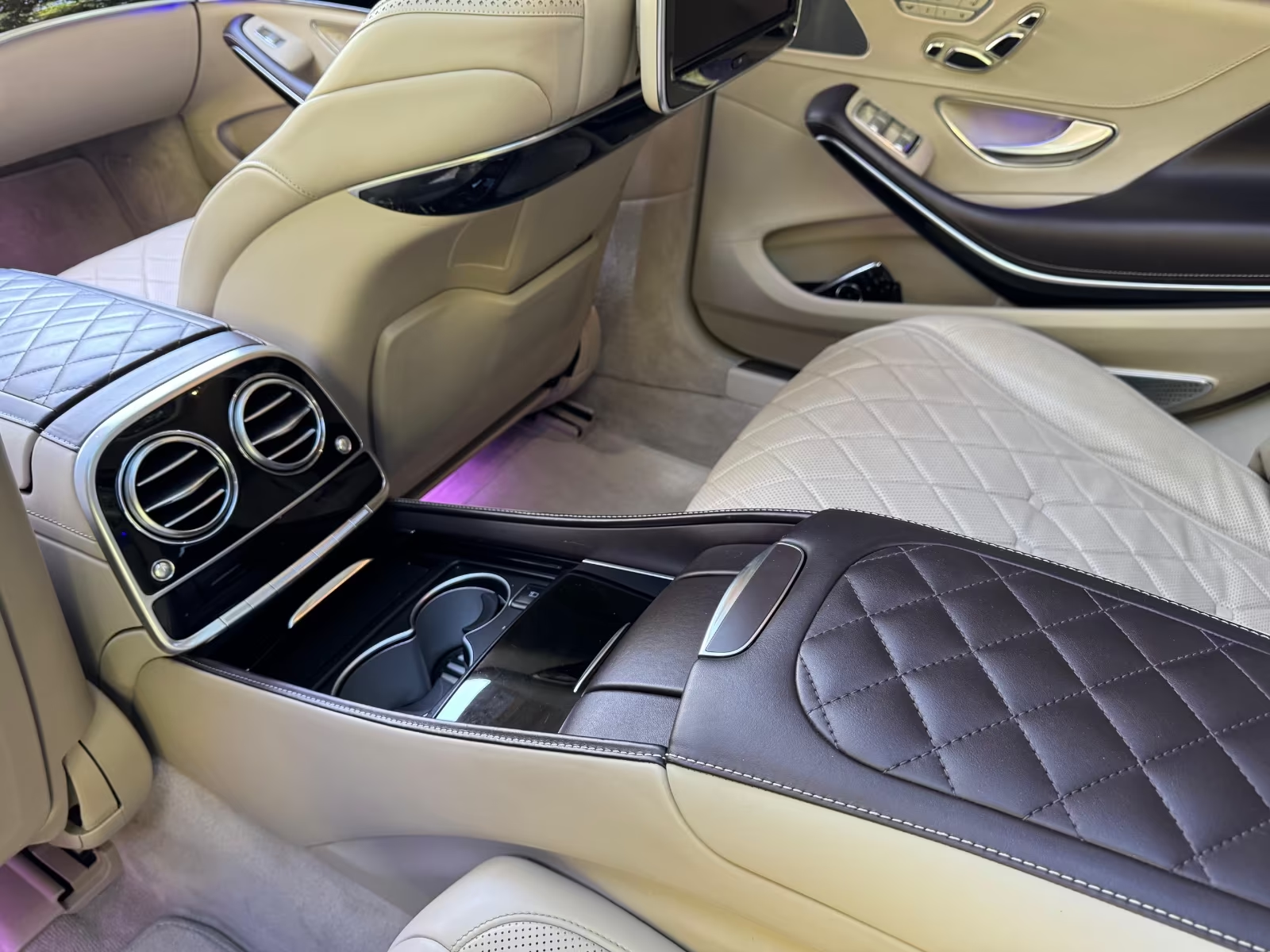 Apple CarPlay installation with first class rear seats - MBWorld.org Forums