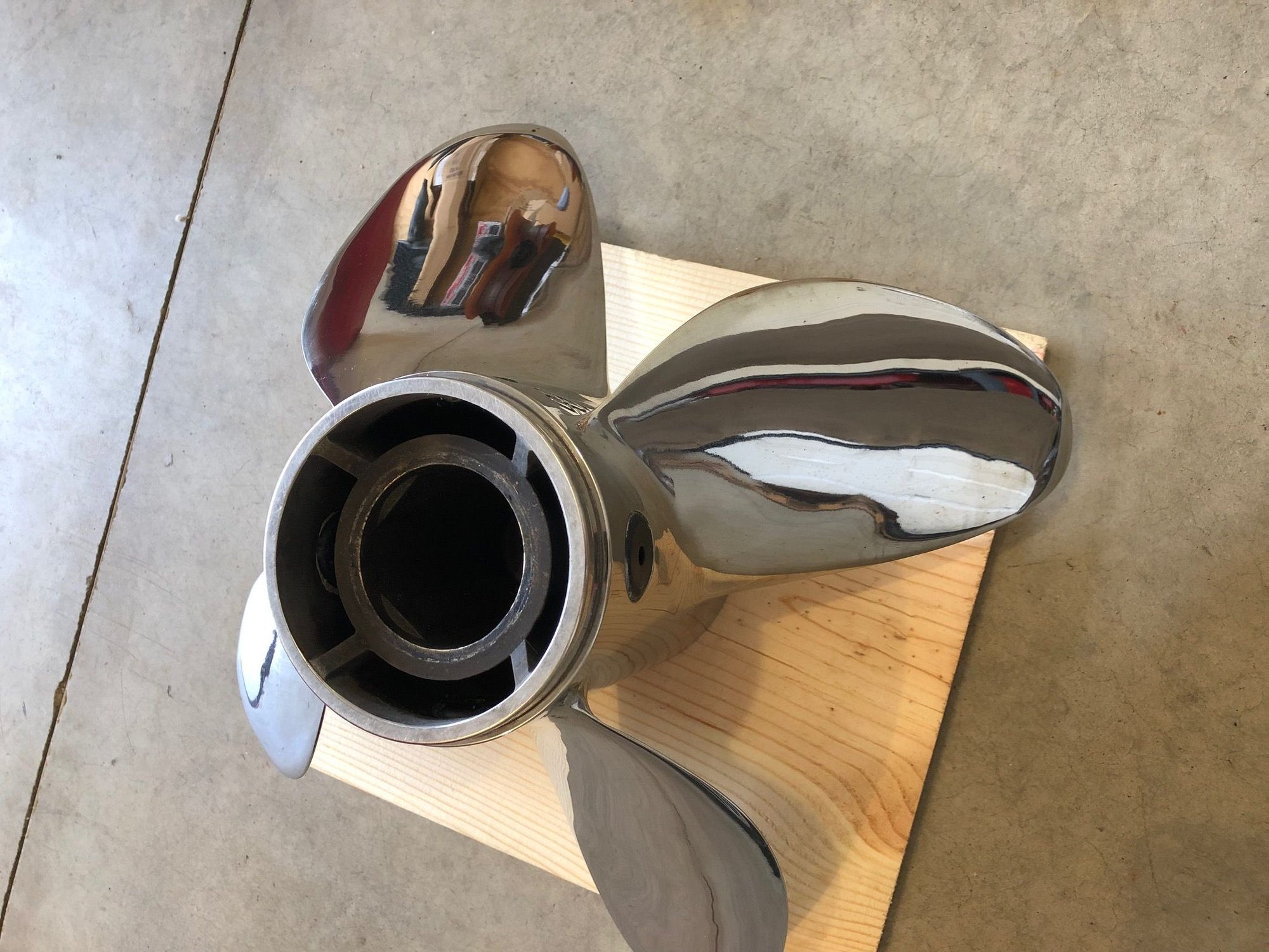 BBlades 4 speed, 24 pitch prop, excellent condition - Offshoreonly.com