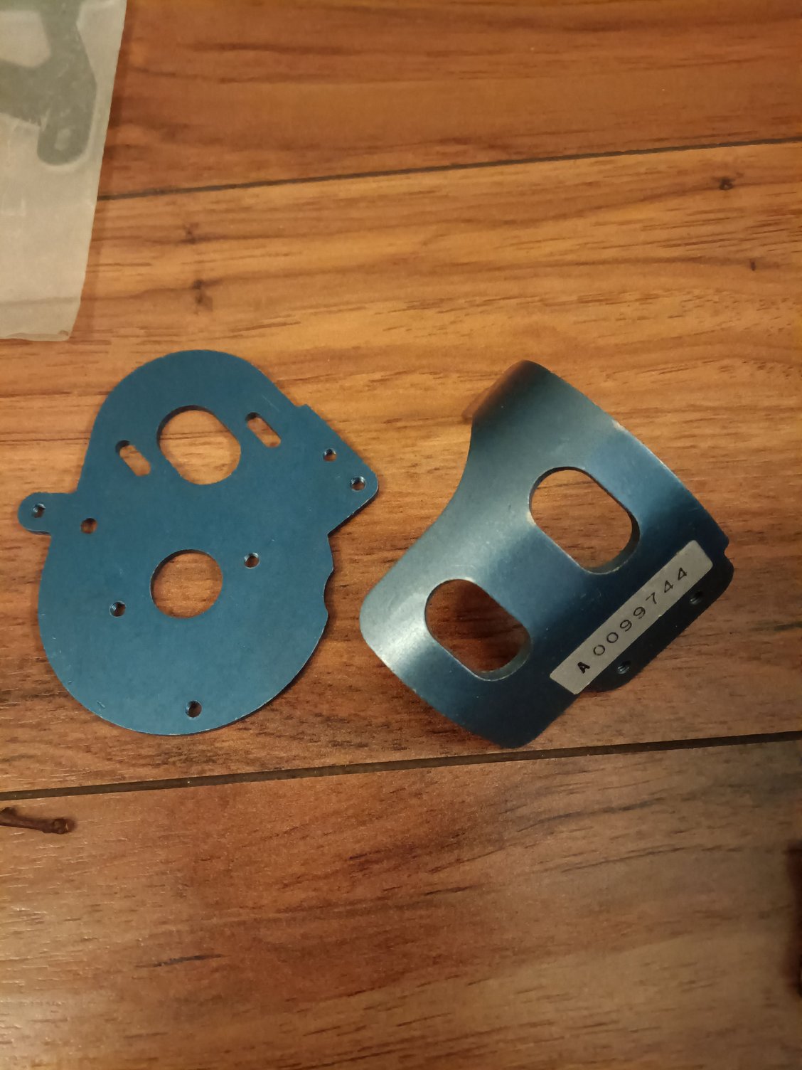 Vintage Traxxas 2389 motor guard and 2390 motor plate (blue) - R/C Tech ...