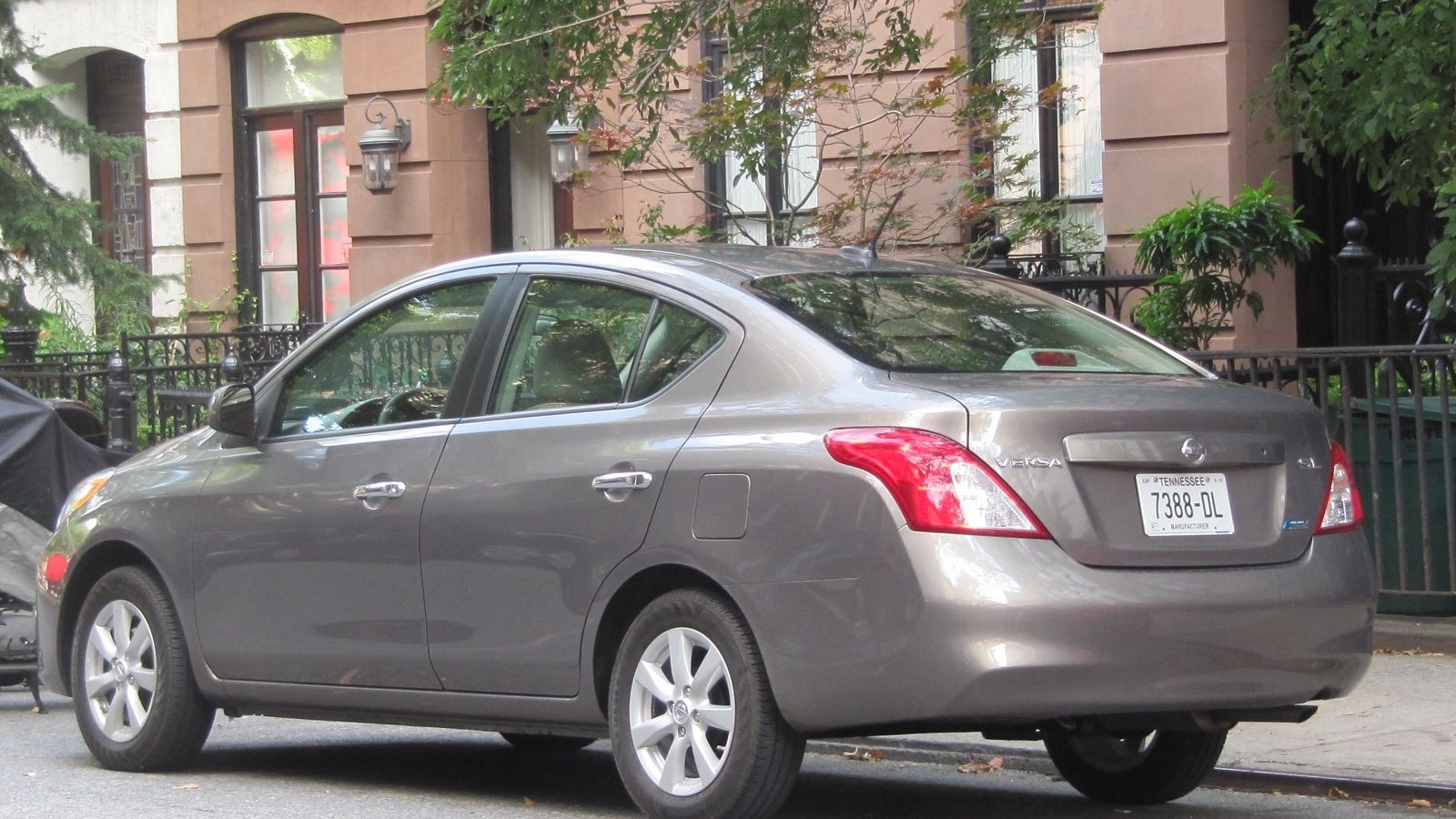 2012 Nissan Versa 1.6 SL Sedan: Weekend Drive Report