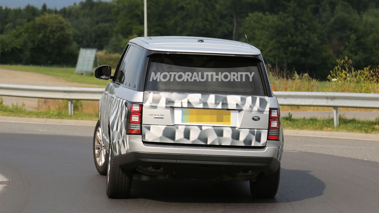 2014 Range Rover Long-Wheelbase Model Spy Shots