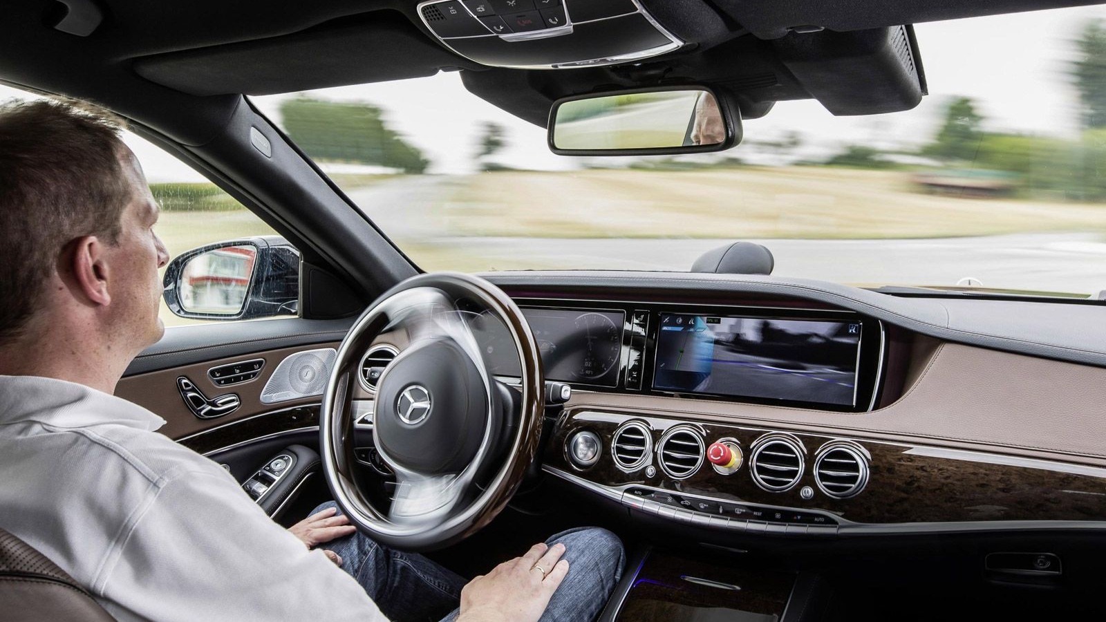 Mercedes Doesn’t Want You To Forget Its Autonomous Car Development: Video