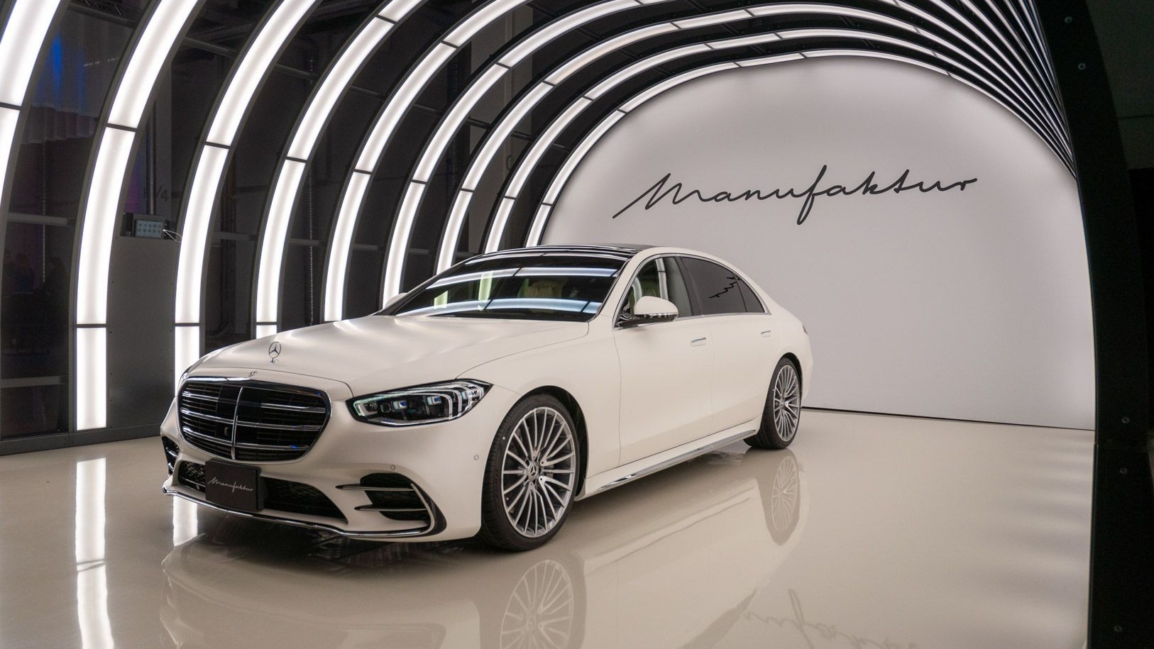 Mercedes-Benz expands Manufaktur program, opens customer studio