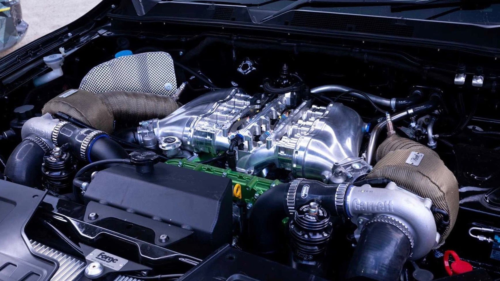 Nissan Navara-R is a pickup truck with a 1,000-hp GT-R heart