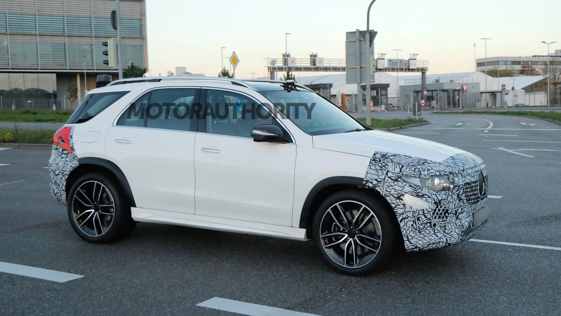 2027 Mercedes-Benz GLE-Class spied: Second facelift coming