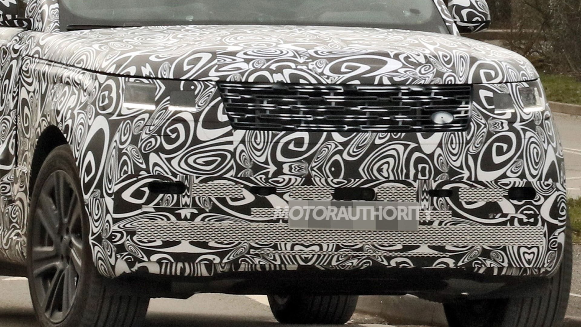 2022 Land Rover Range Rover spy shots: Familiar look belies new platform