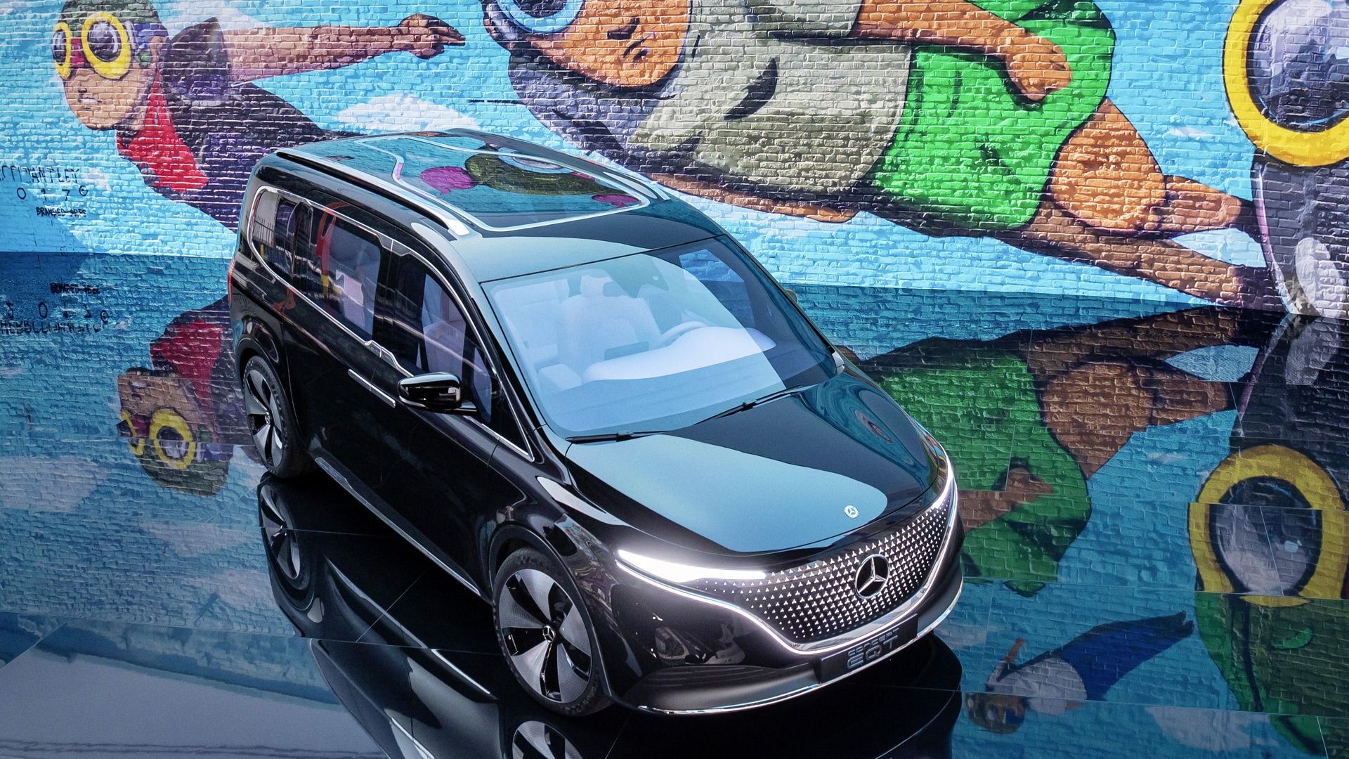 Mercedes-Benz EQT: Compact electric van for families previewed with concept