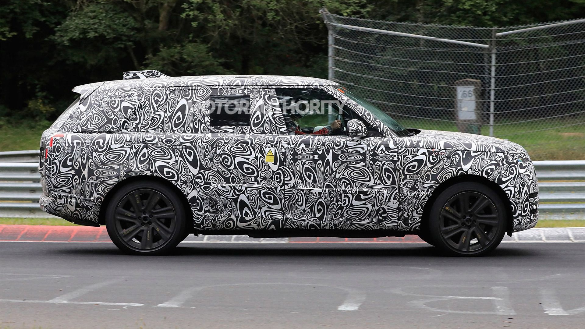 2022 Land Rover Range Rover spy shots and video: Familiar look belies ...