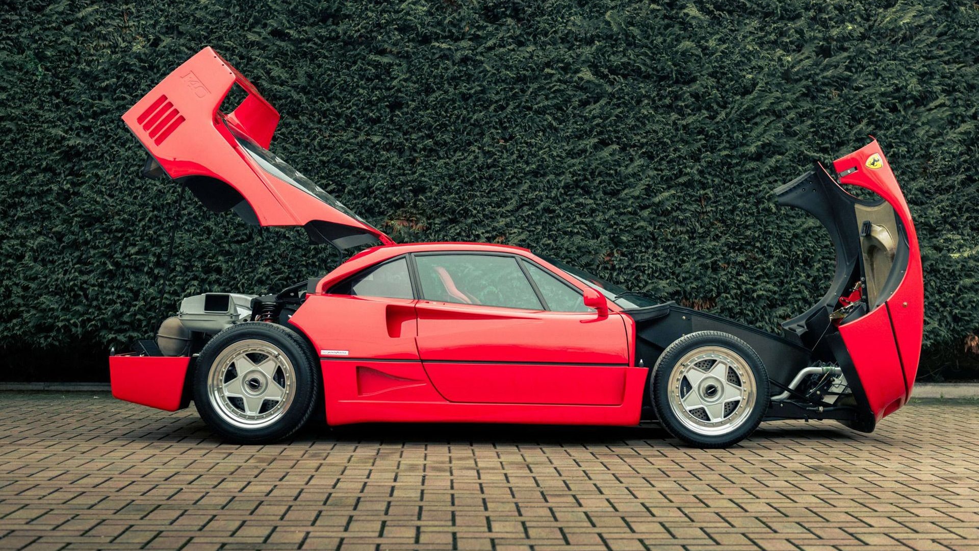 Mercedes F1 chief's Ferrari F40 up for sale