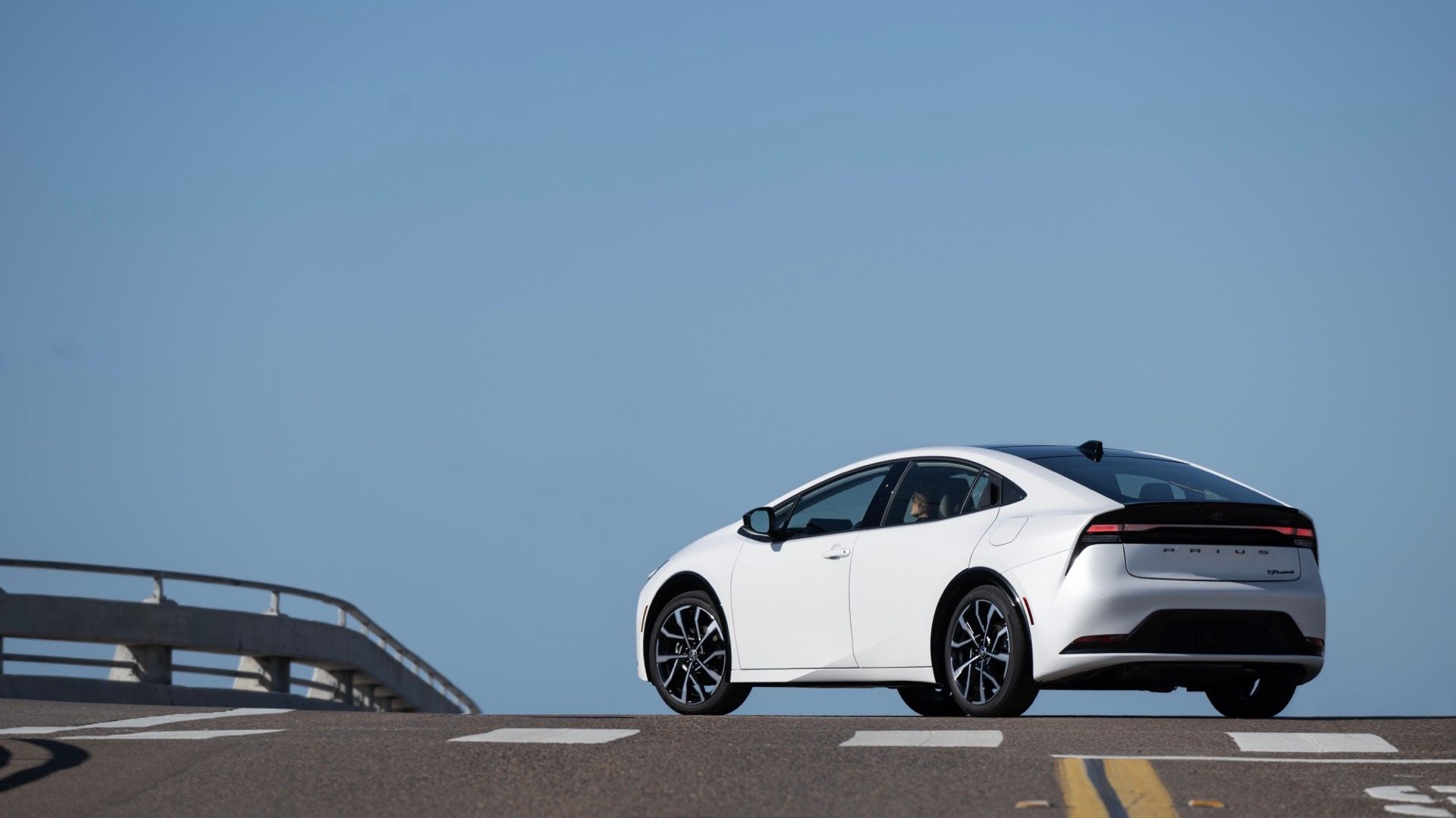 Toyota Prius Prime lease undercuts that of cheaper Prius hybrid