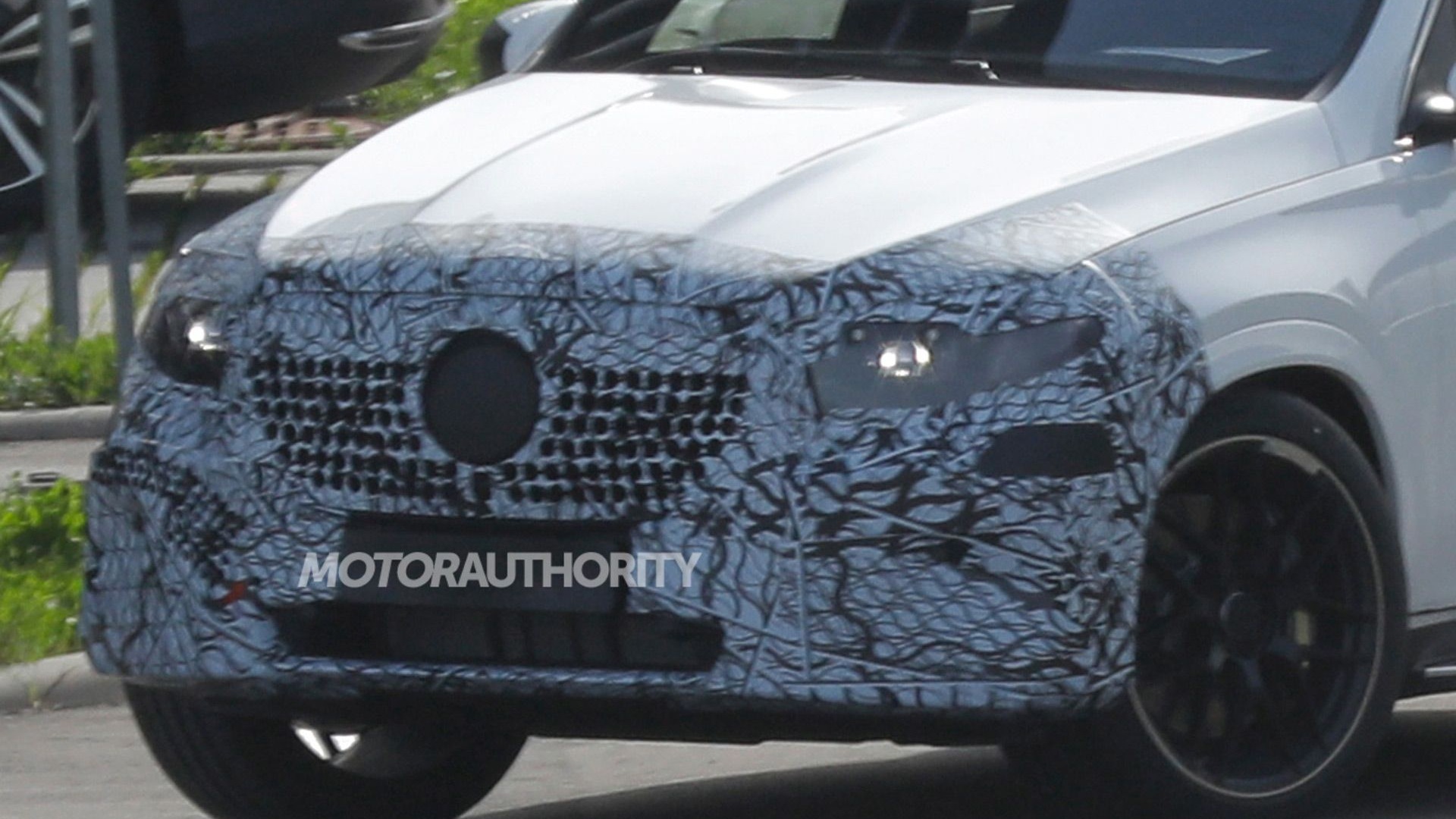 2027 Mercedes-Benz GLE-Class spied: Second facelift coming