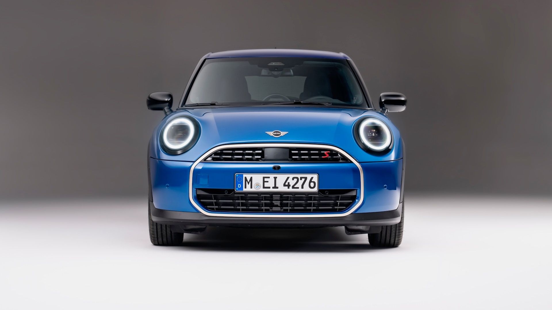 2025 Mini Cooper 4-Door debuts with gas engines