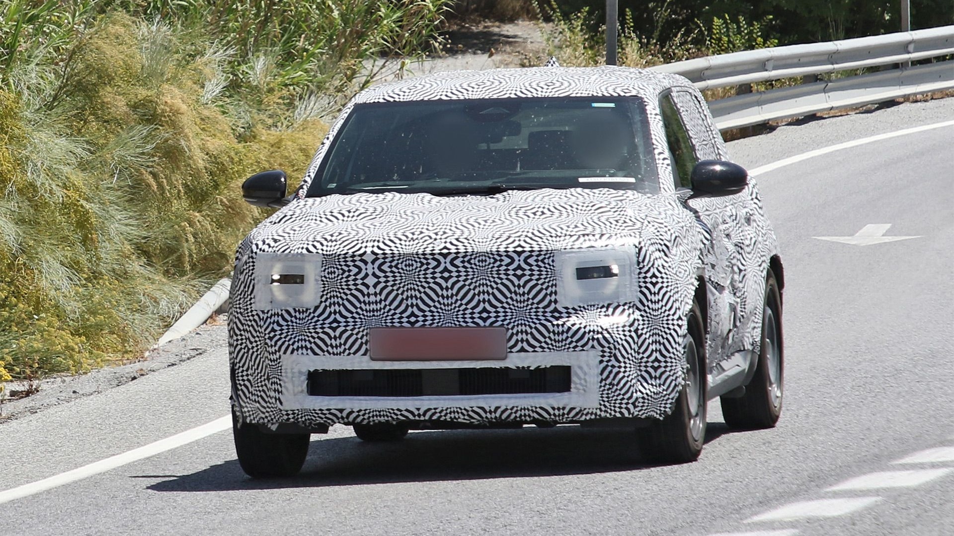 2025 Renault 4 E-Tech caught on video