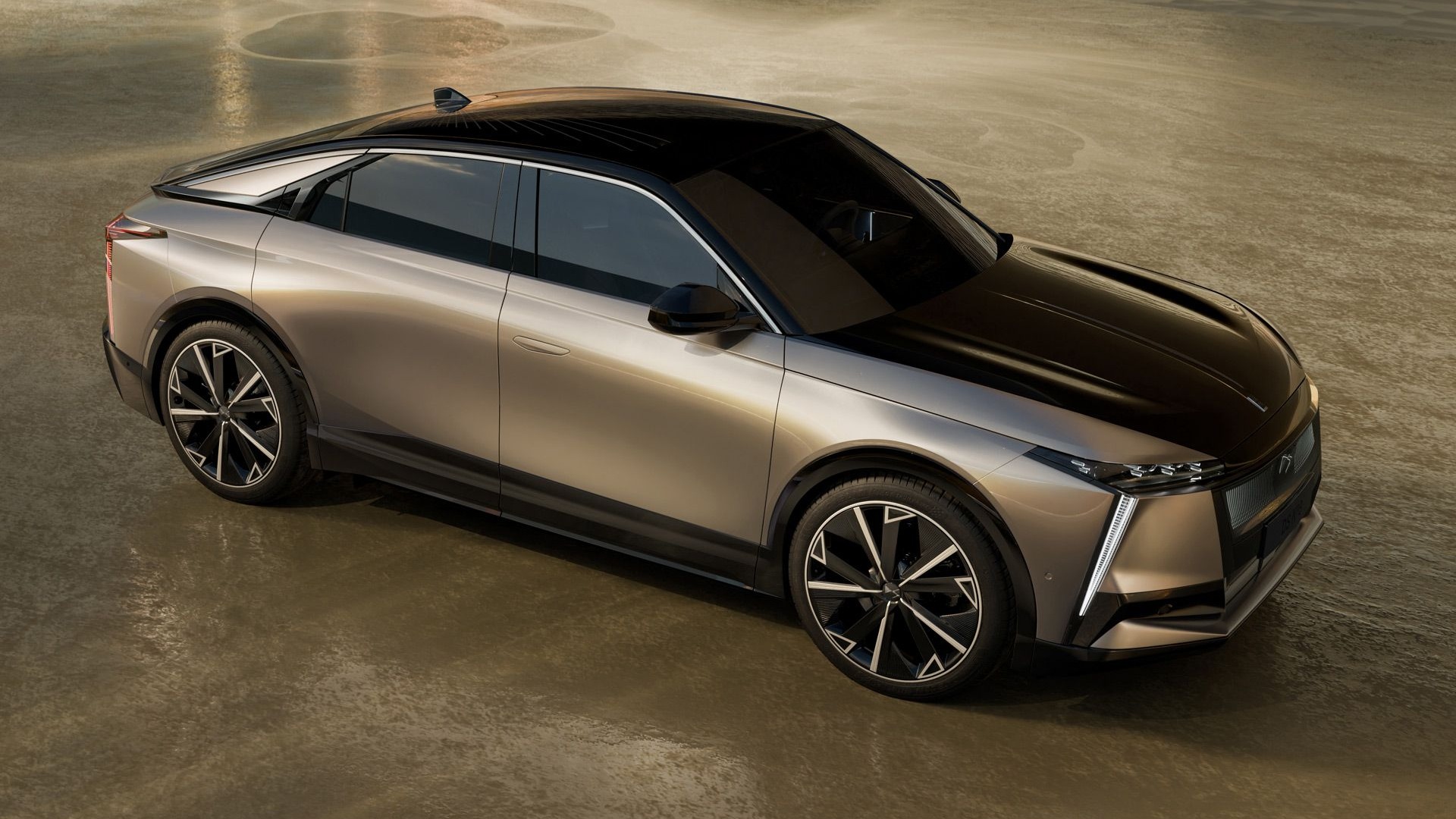 2025 DS N°8 revealed as French electric flagship