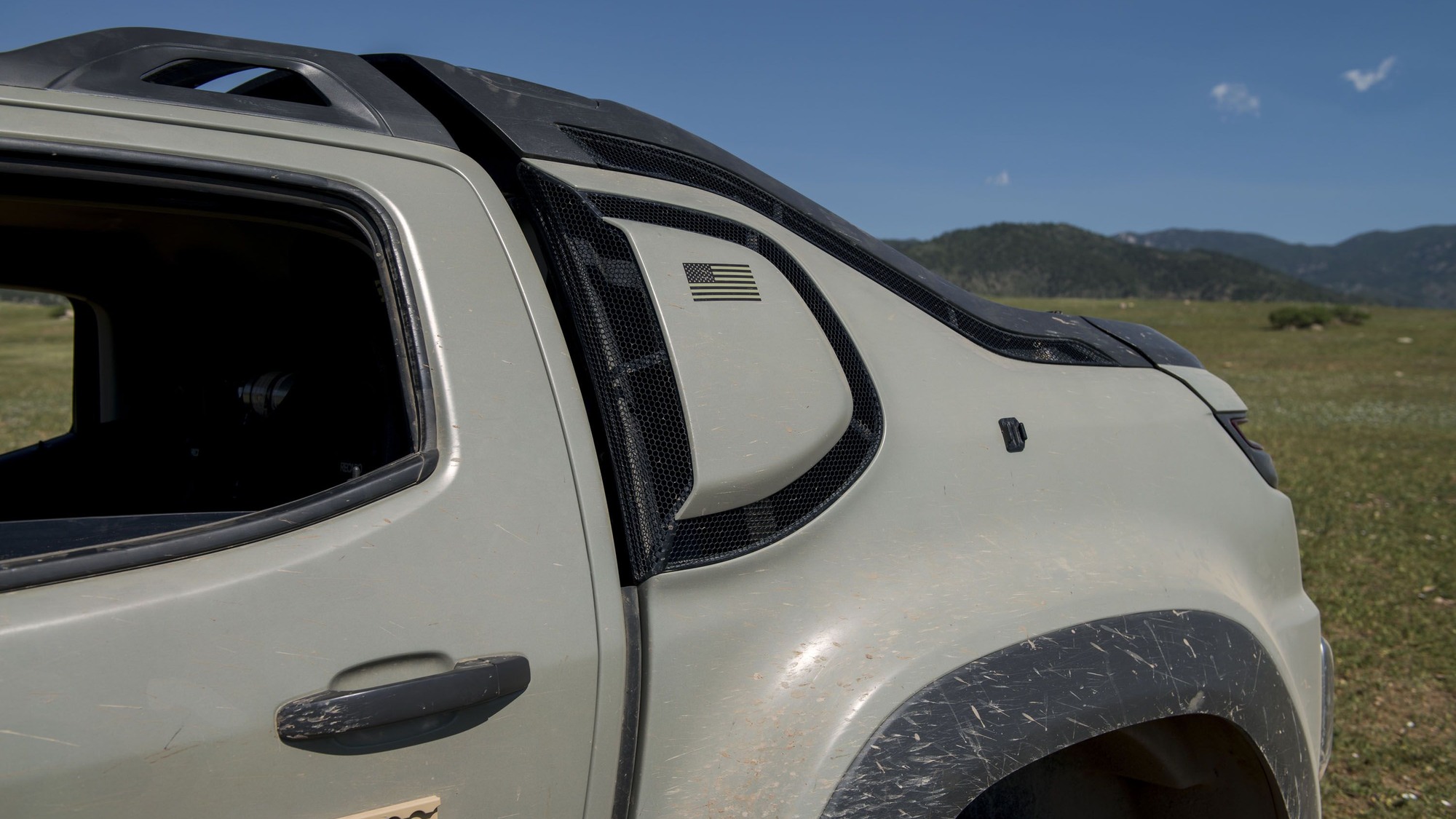 Chevrolet Colorado ZH2: first ride in hydrogen fuel-cell Army truck