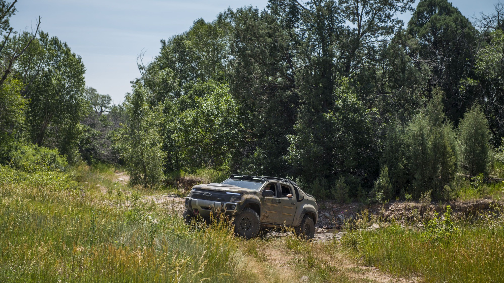 Riding silently in the US Army's Chevy Colorado ZH2 hydrogen fuel cell ...