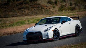 2015 Nissan GT-R NISMO Hits The Track: Video