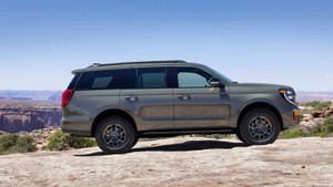 2025 Ford Expedition debuts with split tailgate for $63,695