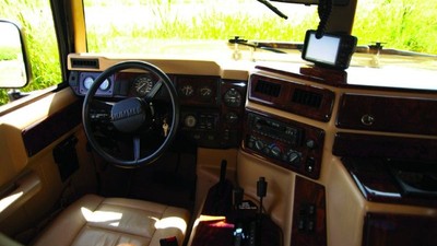Tupac's 1996 Hummer H1 sells for $337,000