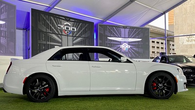 2023 Chrysler 300C brings back big V-8 power before production ends