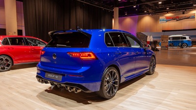 2025 Volkswagen Golf R debuts new look and more power for $48,325