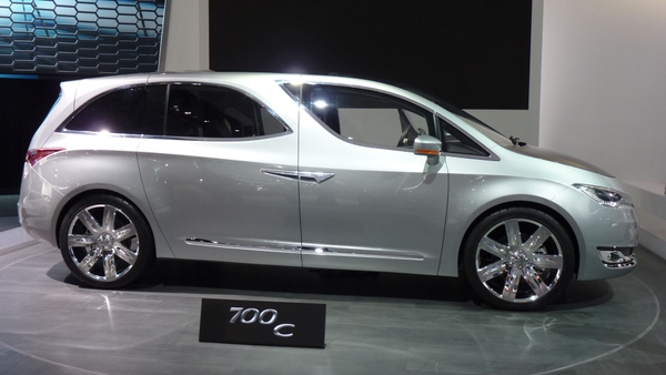 Chrysler 700C Concept Debuts At 2012 Detroit Auto Show