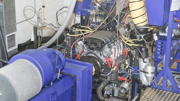 2014 Chevrolet Corvette (C7) Gets New LT1 V-8