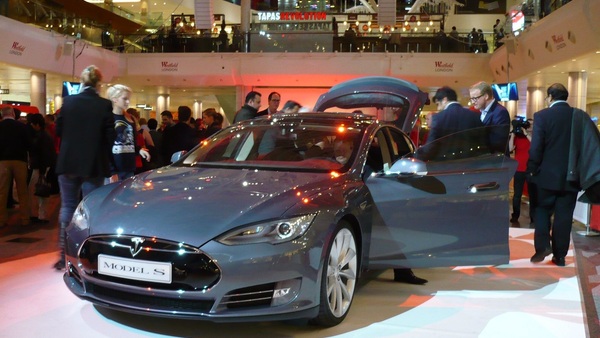 Elon Musk Opens New Tesla Store In London Mall: Live Photos