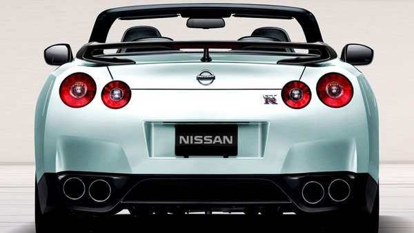Newport Convertible Pries Off The Roof Of The Nissan GT-R
