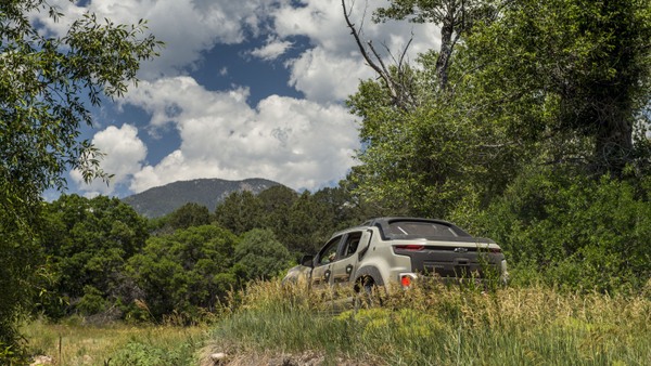 Riding silently in the US Army's Chevy Colorado ZH2 hydrogen fuel cell ...