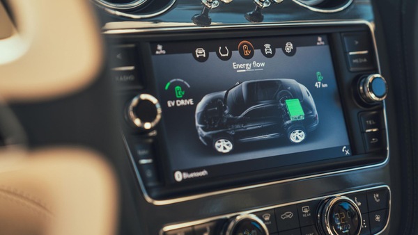 Bentley Bentayga Hybrid's savvy navigation system maximizes efficiency