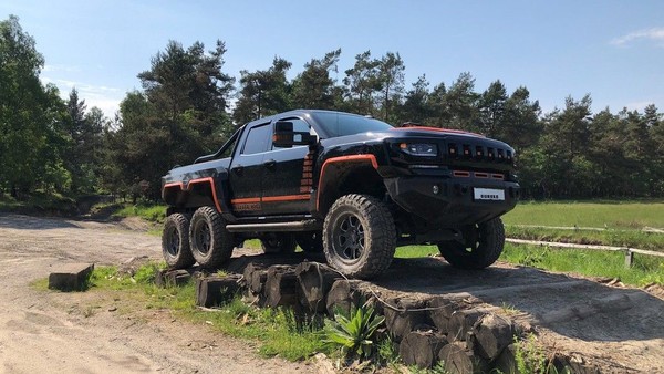 Bureko 6x6 pickup is a Chevy Silverado on steroids