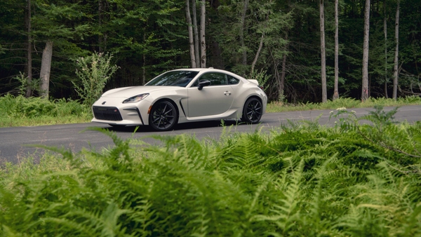 First drive review: 2022 Toyota GR86 teaches the old-school performance ...