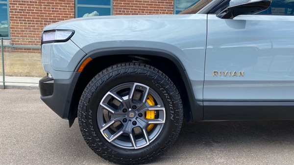Review: 2023 Rivian R1S hits Rocky Mountain highs