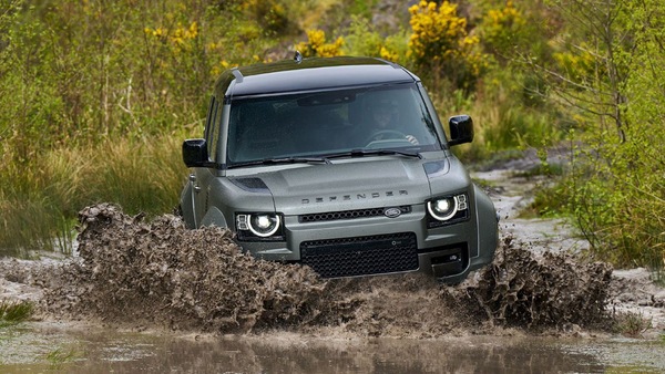 2025 Defender Octa debuts as tough off-roader packing 626 hp